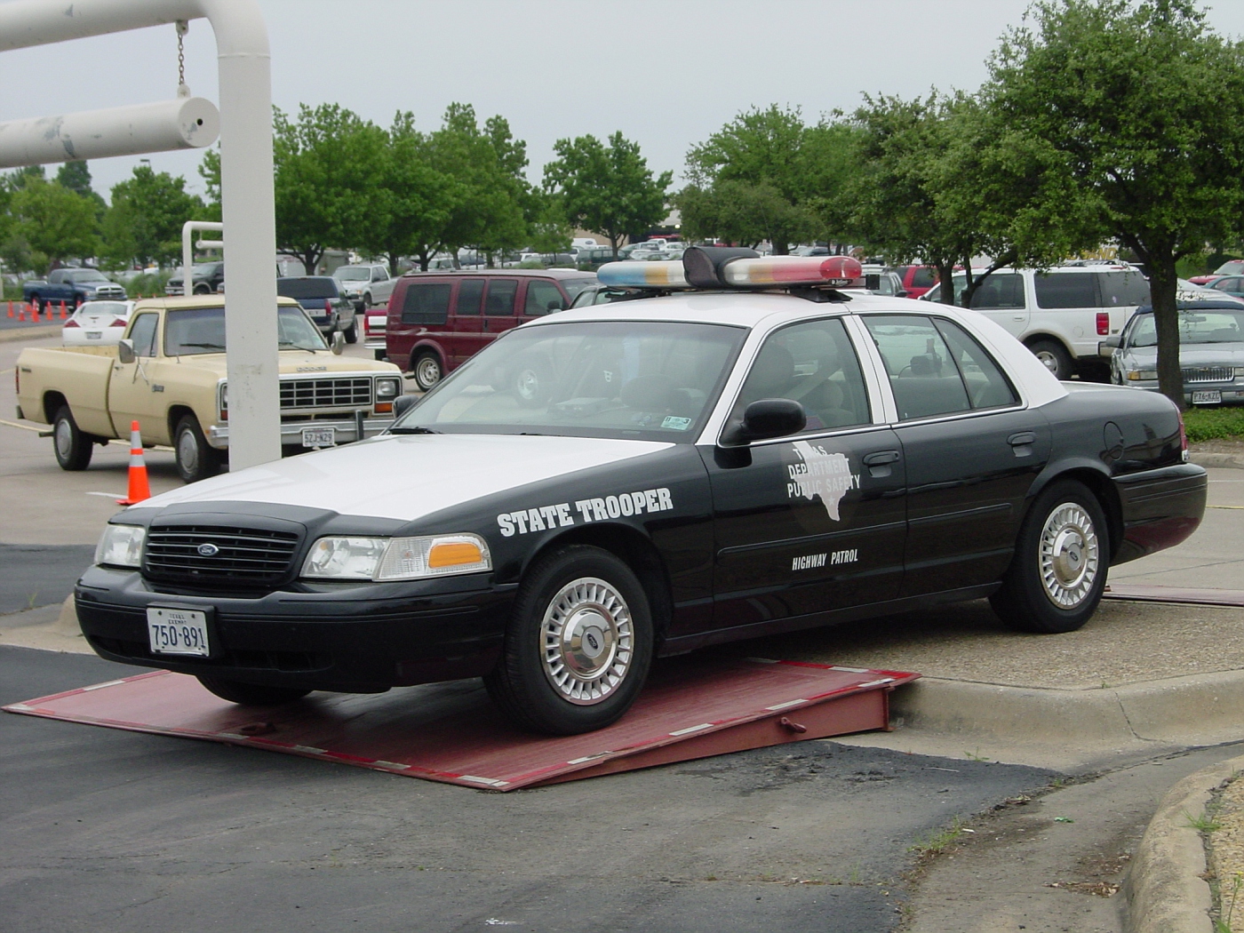 copcar dot com - The home of the American Police Car - Photo Archives