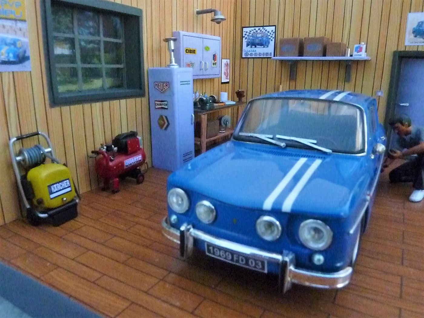 Photo: garage r8 gordini (2).JPG | dioramas album | Djoe03 | Fotki.com ...