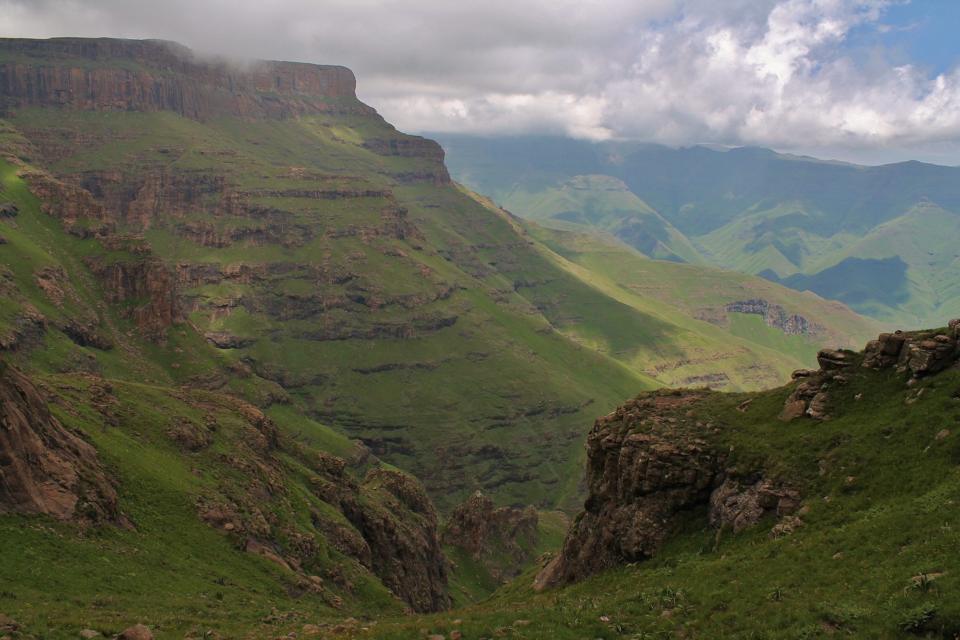 Photo: Northern Drakensberg, Royal Natal NP, Amphitheatre & Tugela ...