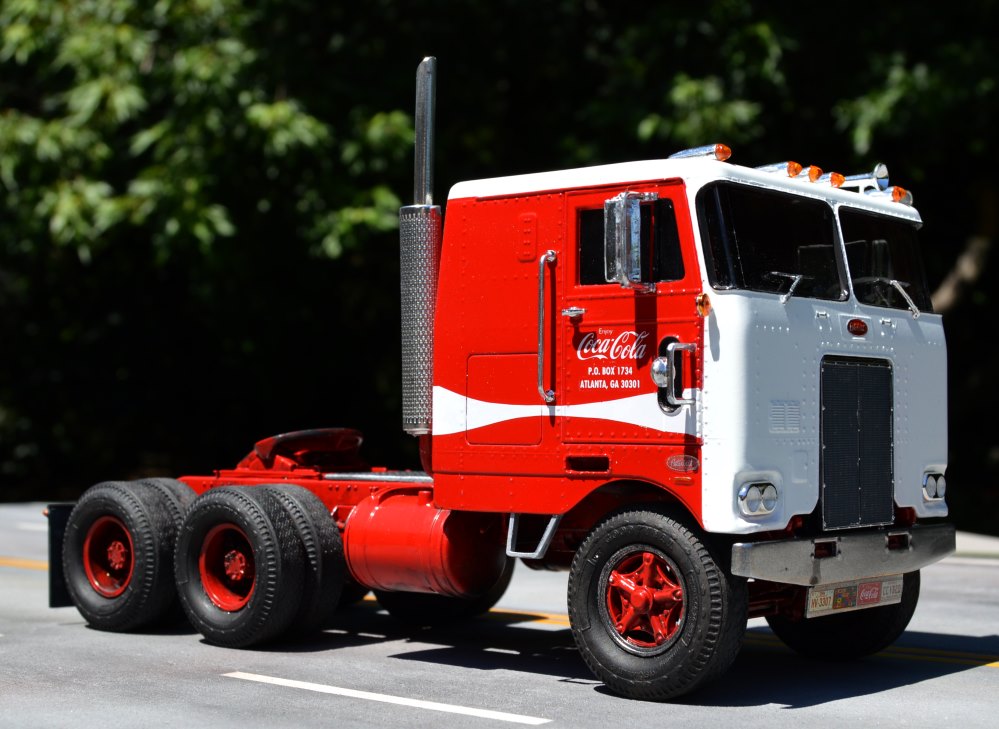 Photo: DSC 5241 Coke 352 Right | AMT Peterbilt Coke Pacemaker 352 album ...
