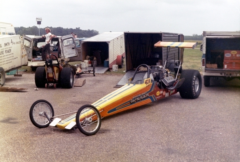 Straight Line Sunday . Issue 21.