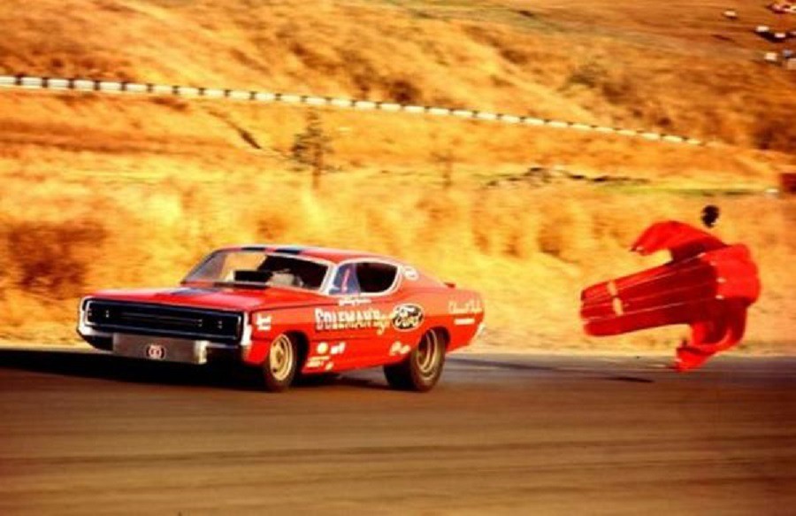 Photo: POPPING THE CHUTE (61) | VINTAGE FUNNY CARS III album | LOUD ...
