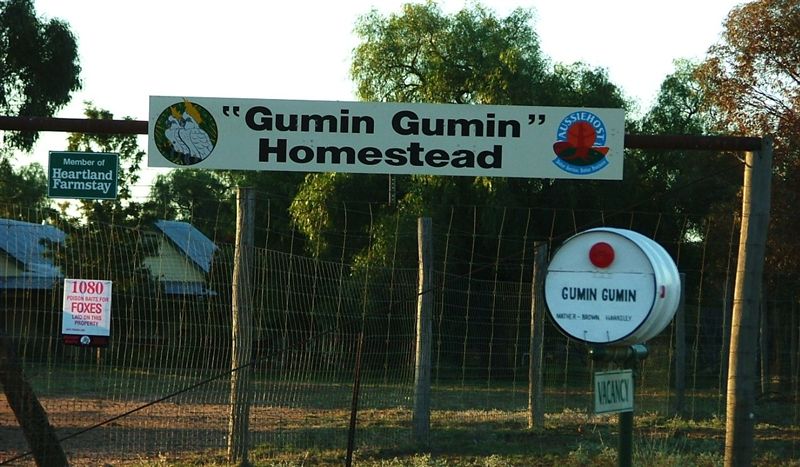 Photo: Gumin Gumin Homestead sign | Gummin Gummin Farm Stay album | ooO ...