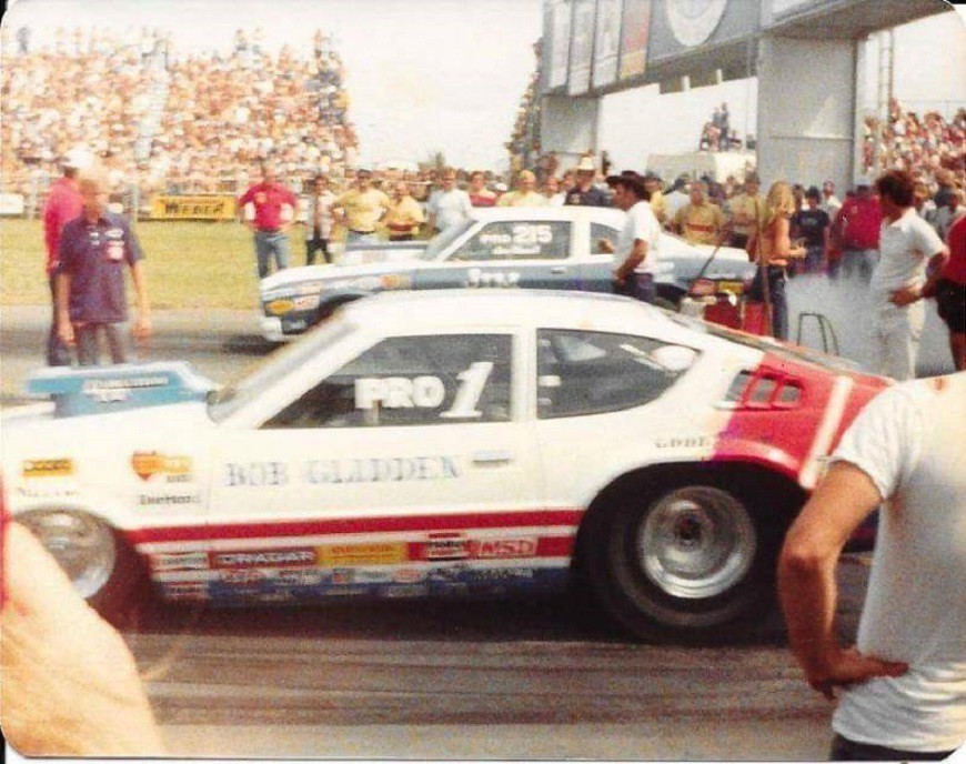 Photo: Bob Glidden in the W2 340 Arrow vs Jim Kinnett in the Hemi ...
